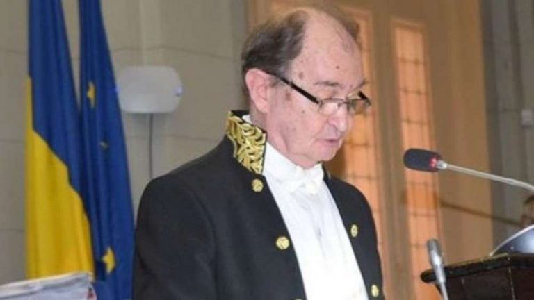 Academicianul Bogdan C. Simionescu, vicepreşedinte al Academiei Române ... Academicianul Bogdan C. Simionescu, vicepreşedinte al Academiei Române ...